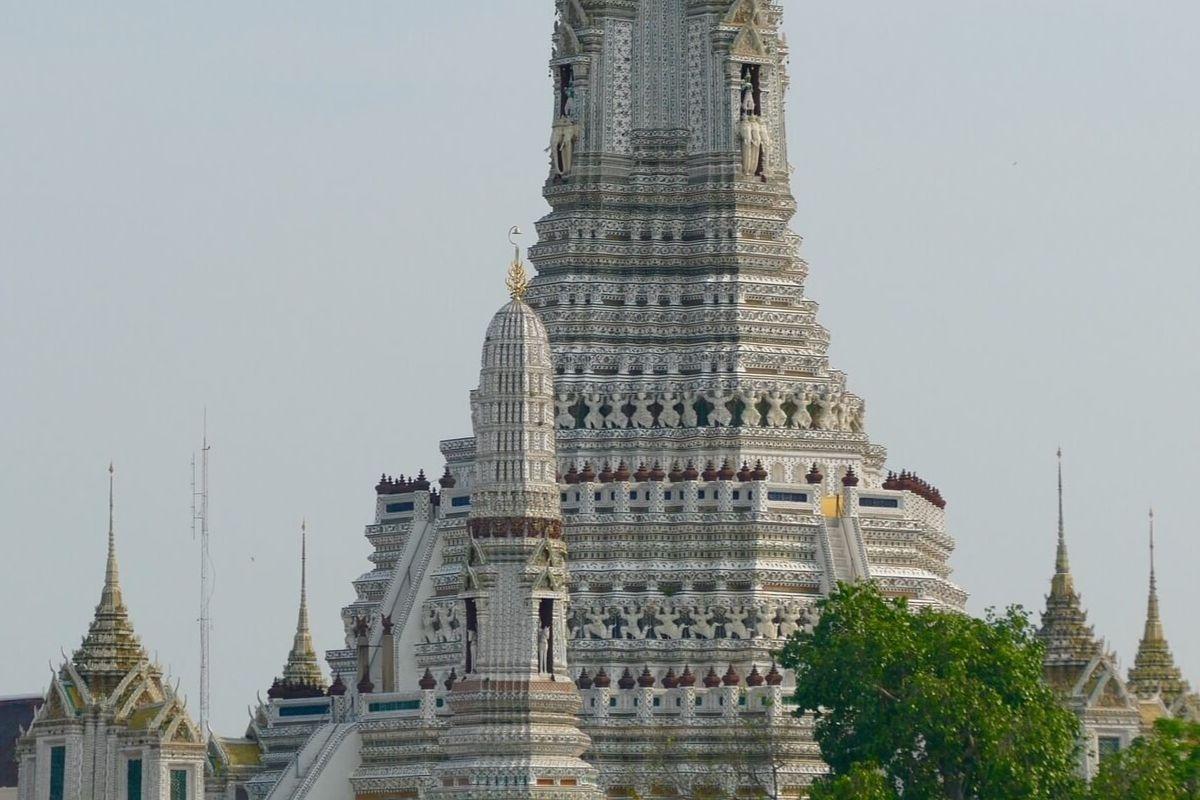 Wat Arun (Temple of Dawn) | Shanti Lodge